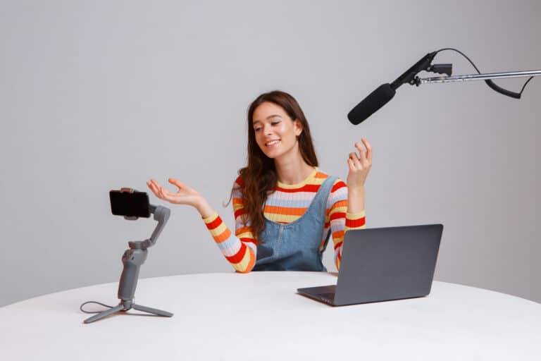 707+ Cool Usernames For Girls (BEST Ideas In 2025)