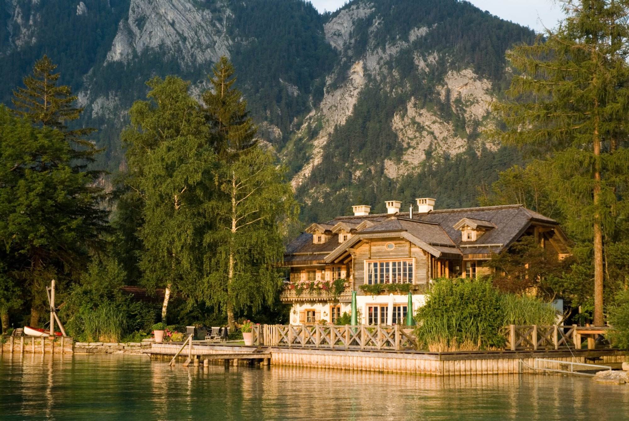 459+ Lake House Names (BEST Ideas For Your Tranquil Home)