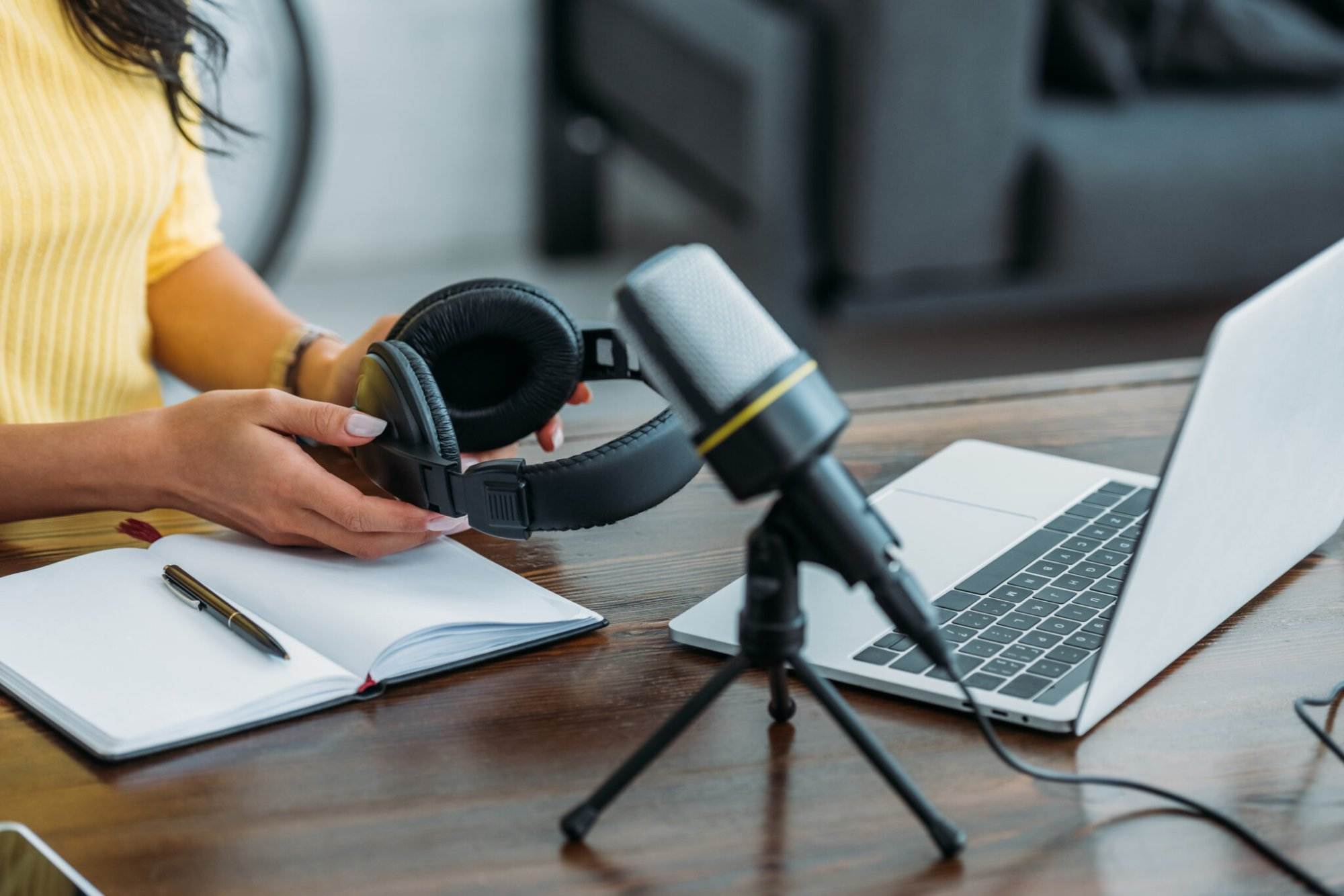 539+ Podcast Names (BEST Ideas For 2025)